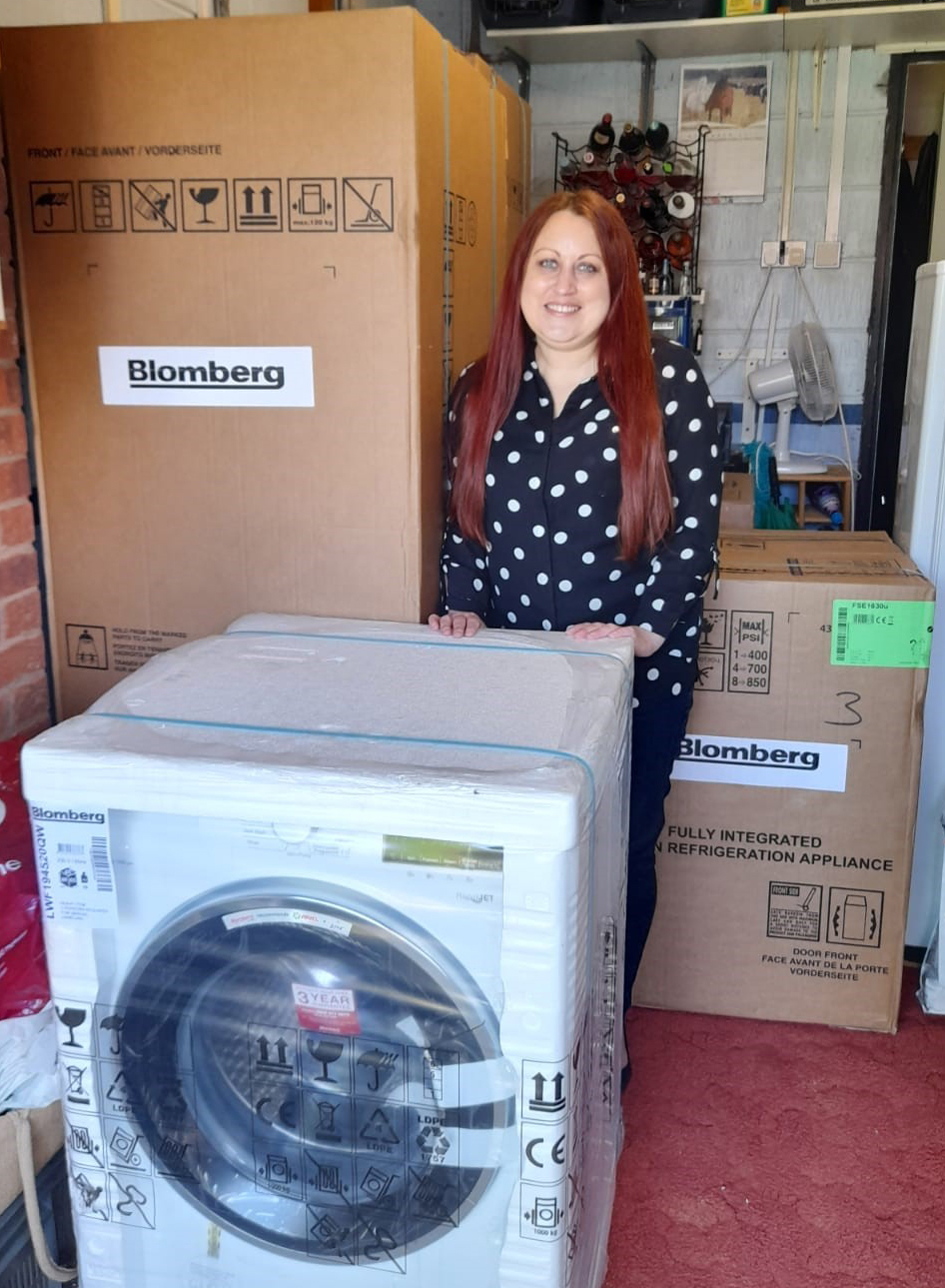 Blomberg and Euronics celebrate local heroes with window display ...